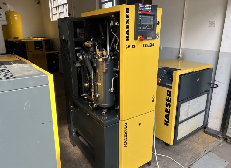 KAESER AIRCENTER SM 10 skruvkompressor med integrerad lufttork och luftbehållare
