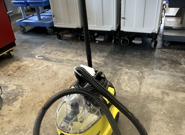 KÄRCHER IPX4 PUZZI 8/1 C Bodenreiniger gebraucht