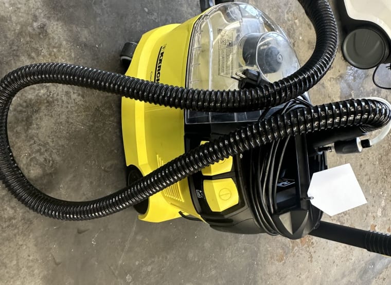 KÄRCHER IPX4 PUZZI 8/1 C Bodenreiniger gebraucht