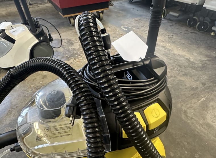 KÄRCHER IPX4 PUZZI 8/1 C Bodenreiniger gebraucht