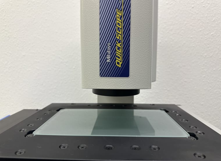 MITUTOYO QUICK SCOPE L2010Z/AFB Vision measuring microscope