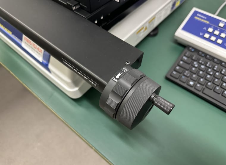 MITUTOYO QUICK SCOPE L2010Z/AFB Vision measuring microscope