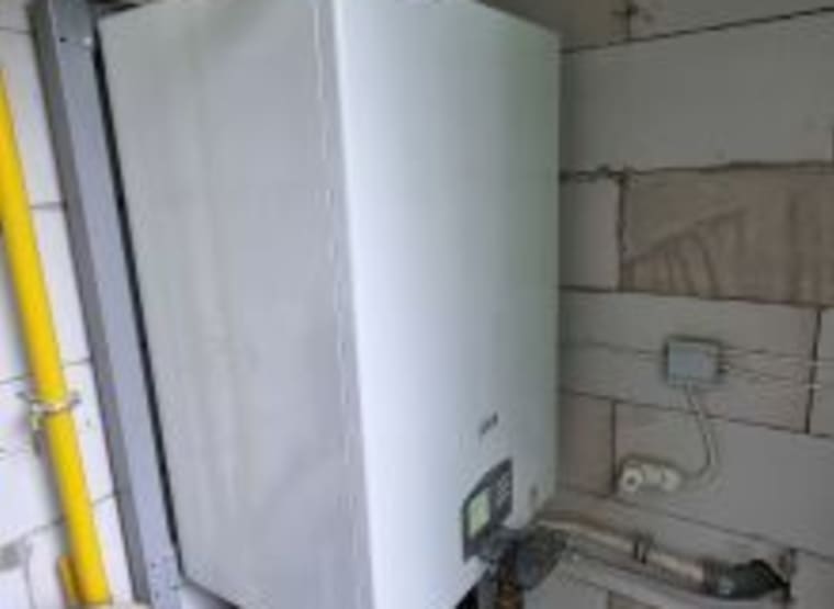 Is t c FERROLI FORCE W 150 Gas Heating with single chimney