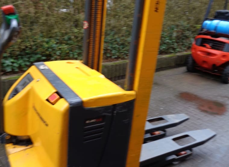 Carretilla elevadora y transpaleta JUNGHEINRICH EJC 14