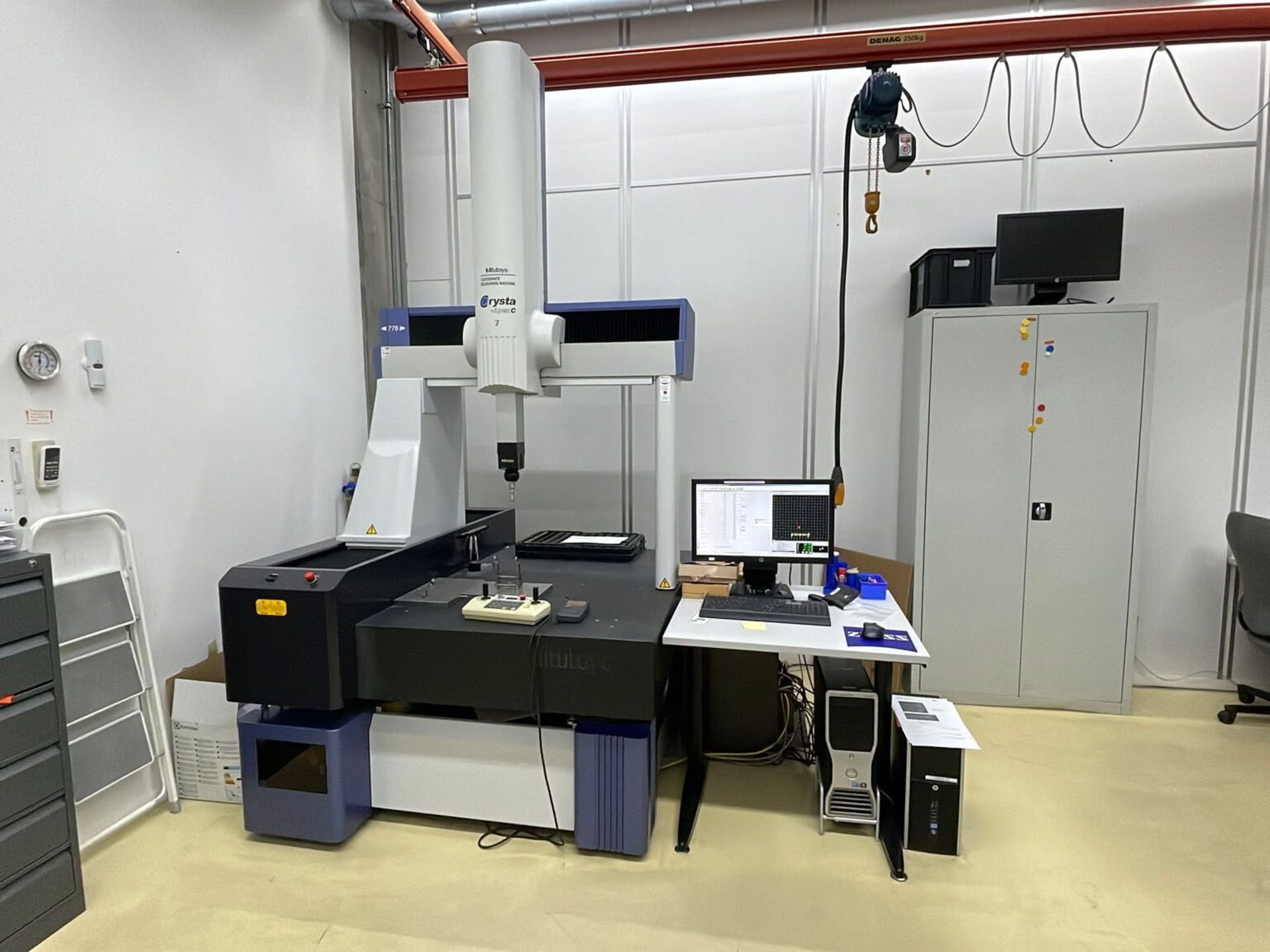 MITUTOYO CRT - A C776 Crysta-Apex C Coordinate Measuring Machine