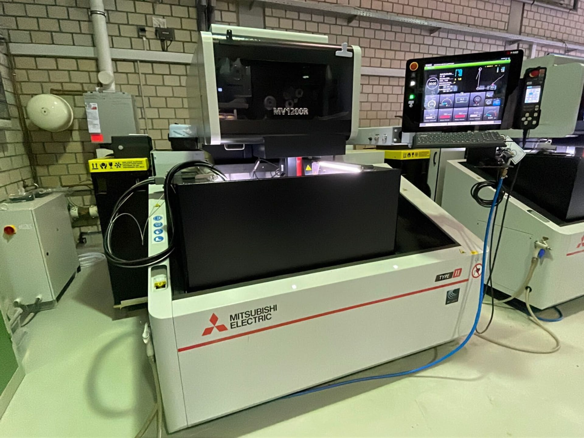 MITSUBISHI MV 1200 R Drahterodiermaschine gebraucht
