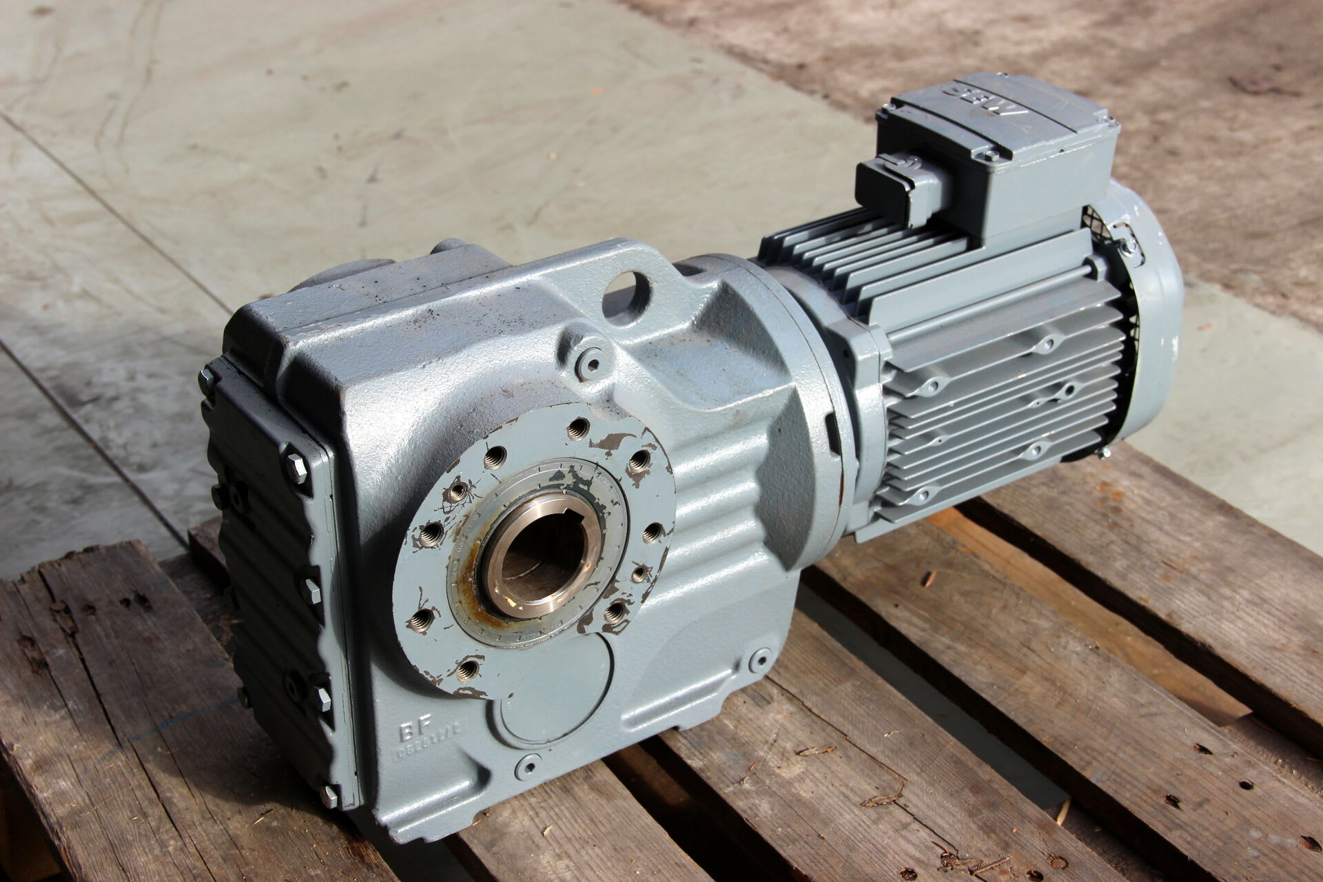 Sew Eurodrive Ka77 Dre100m4 And8 Geared Motor 2 2 Kw