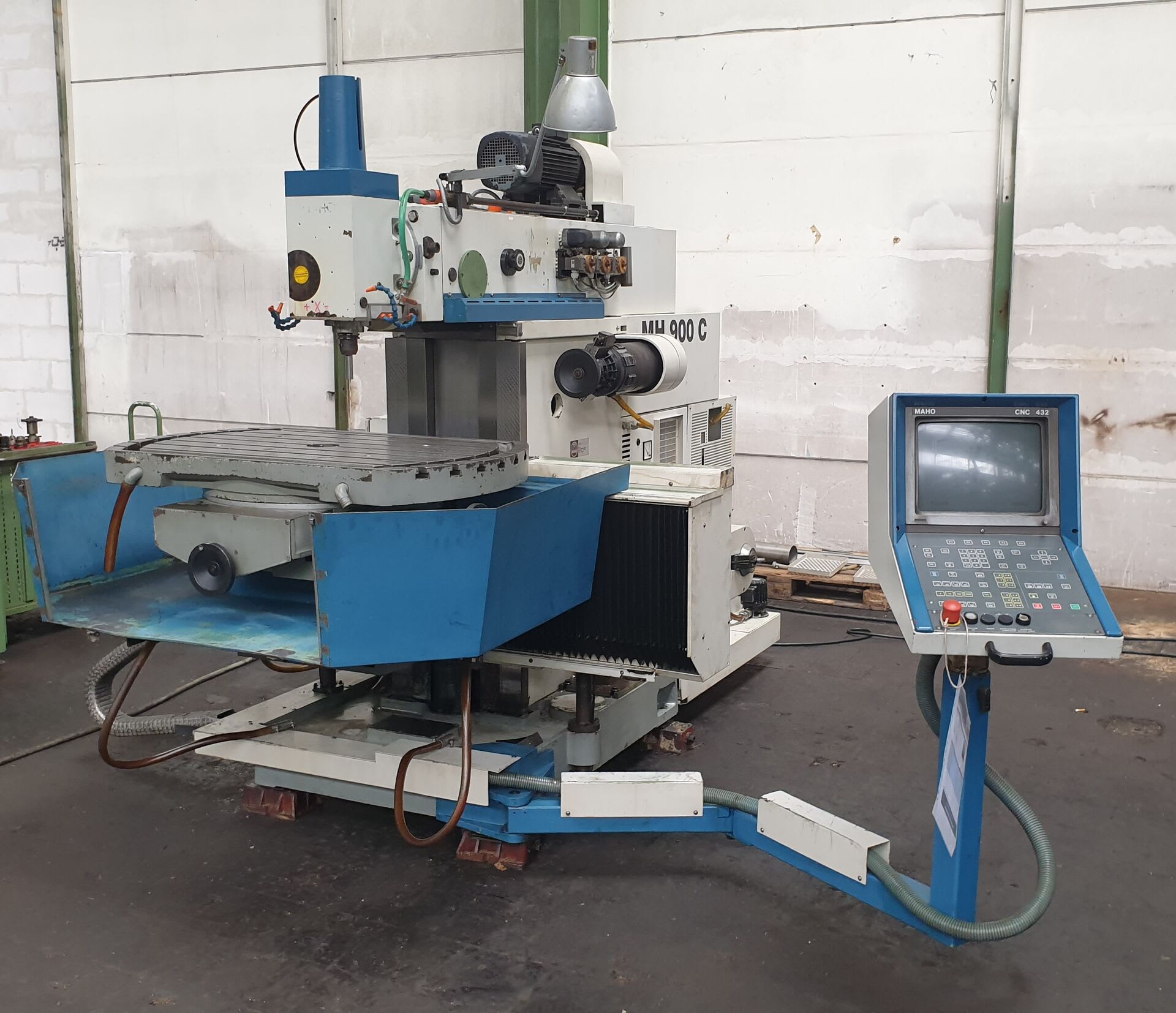 Univerzalni rezkalni stroj MAHO MH 900 C: kupite rabljeno