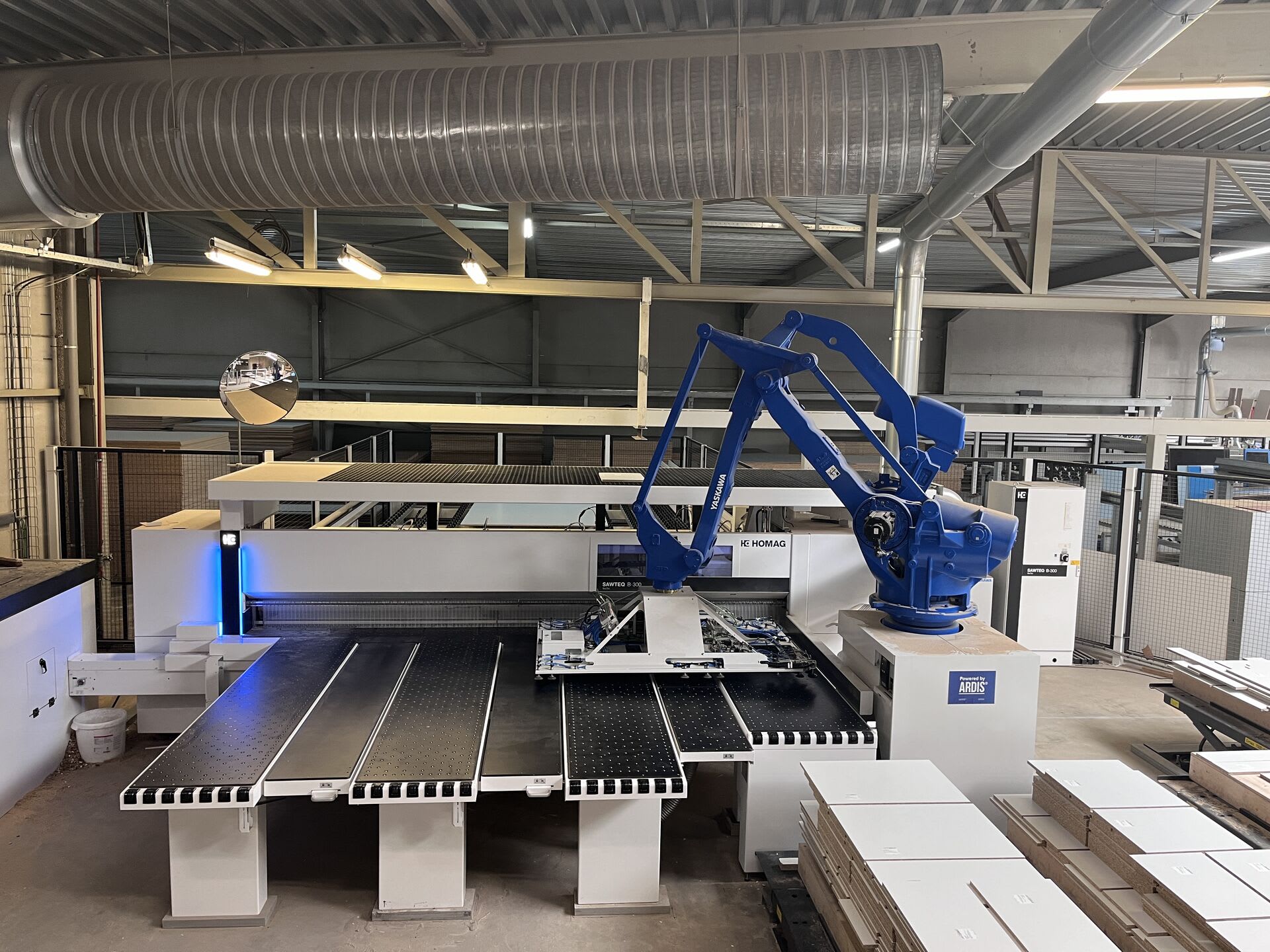 HOMAG SAWTEQ b-300 flexTec Panel Saw With robot handling: buy used