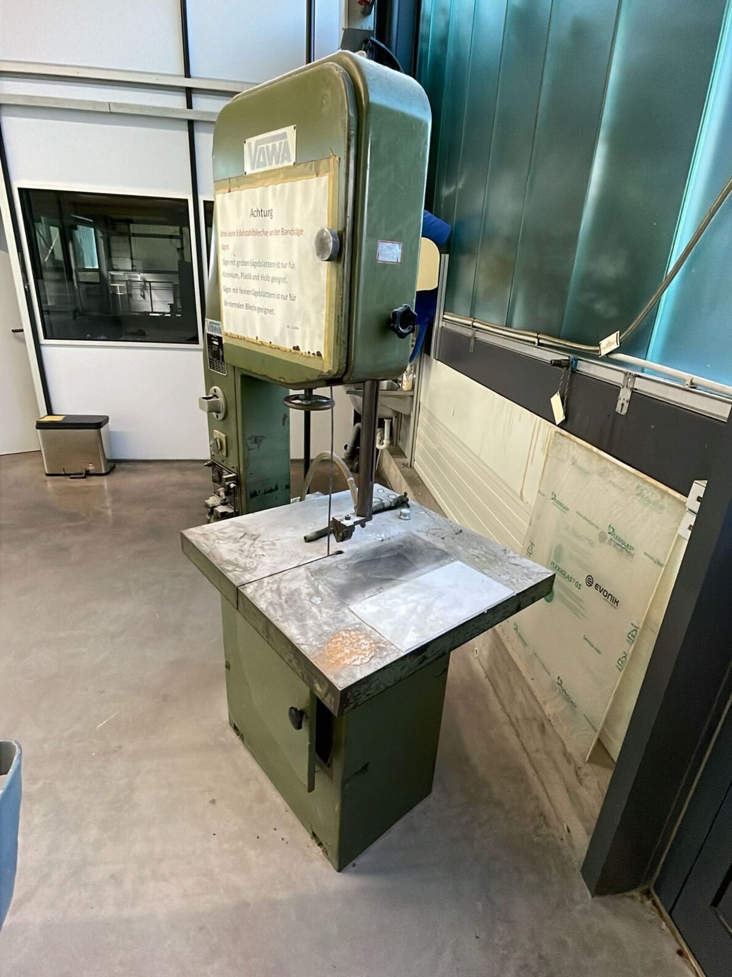 Вертикальный ленточнопильный станок для обработки металла VOWA S-400