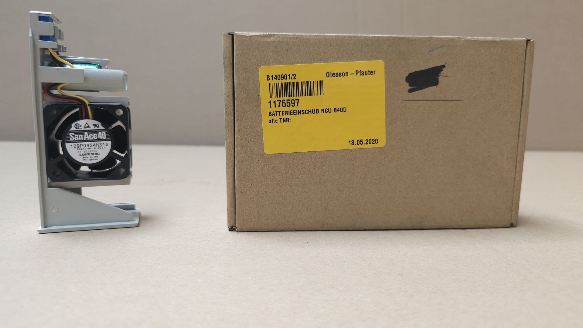 SIEMENS SINUMERIK 840D Batterieeinschub mit Batterie und Lüfter für NCU ...