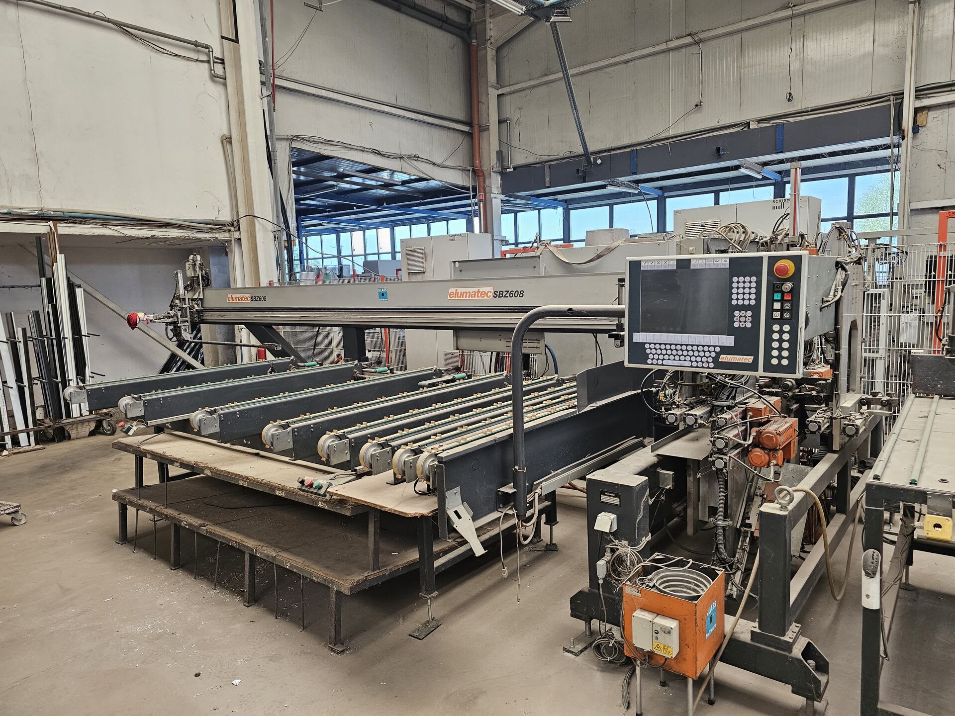 Centro de maquinagem, sistema de perfilamento e angulares ELUMATEC SBZ 608