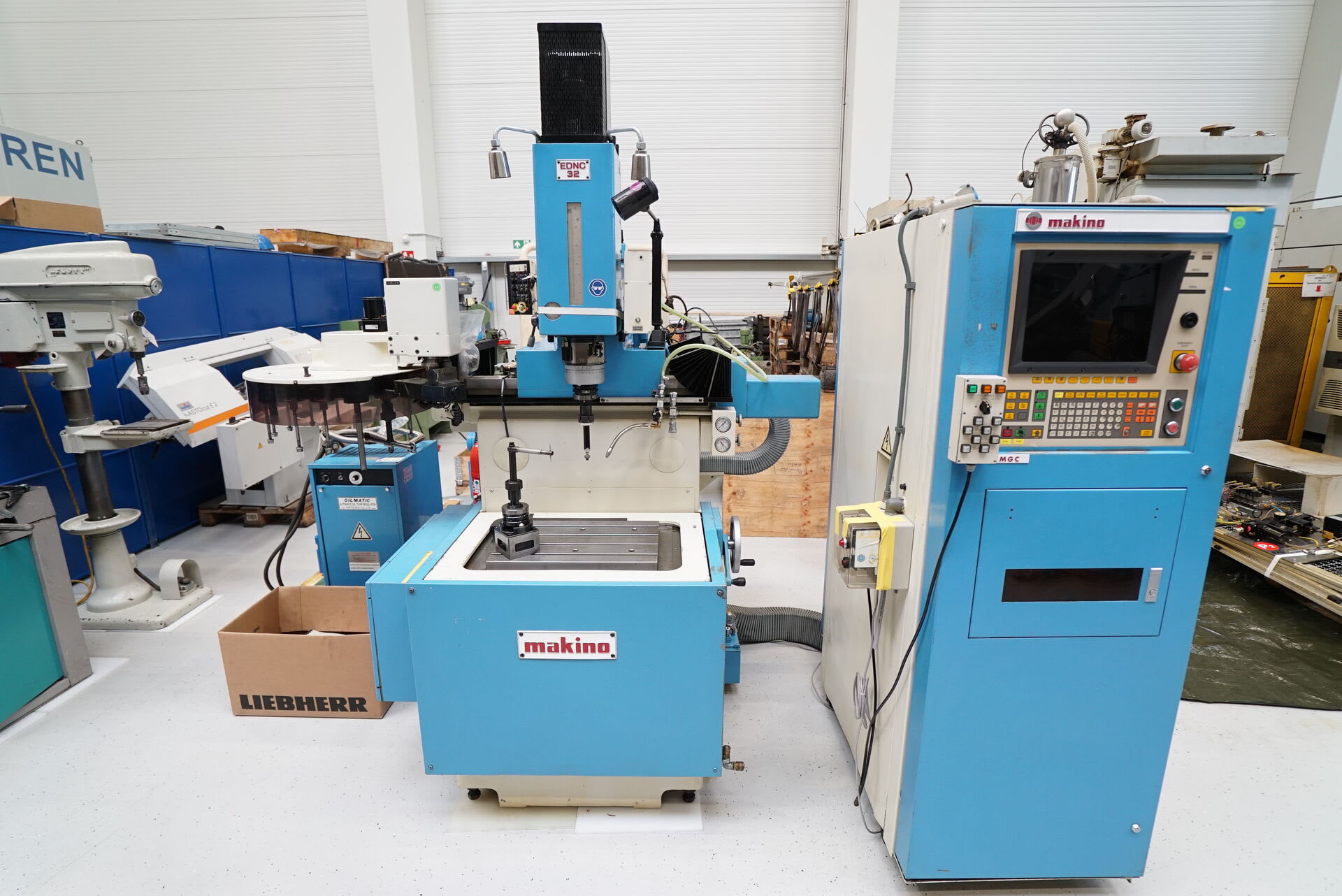 MAKINO EDNC 32 Spark erosion machine: compra usato